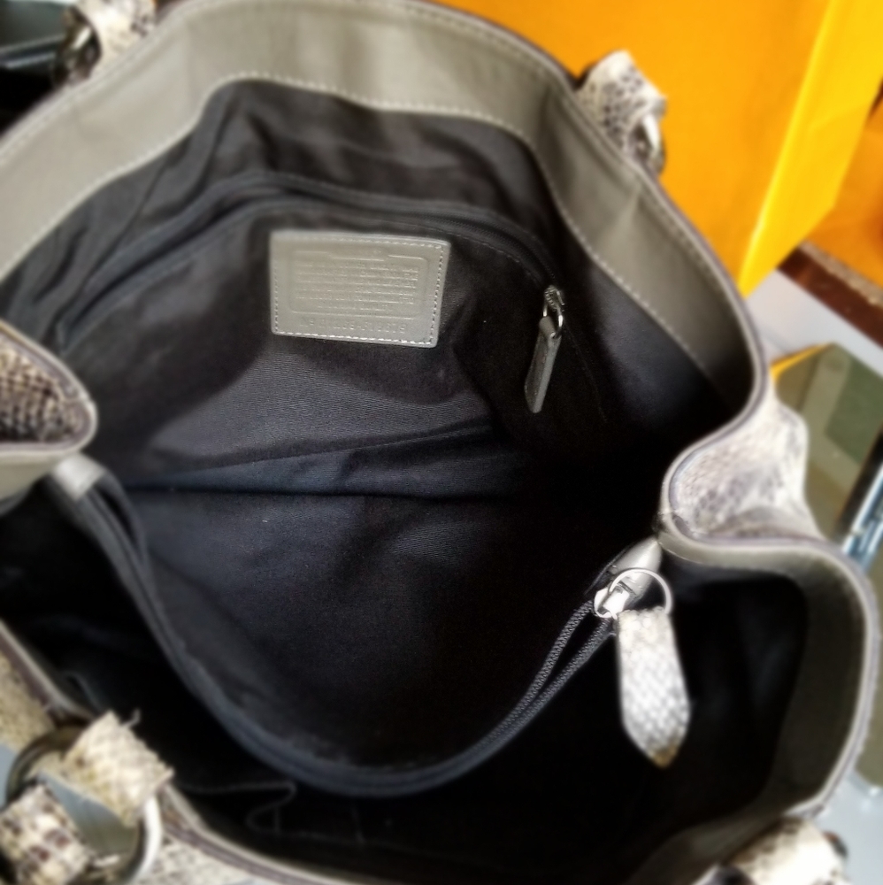 Coach/ Snake Skin Pattern Shoulder Bag - Gem